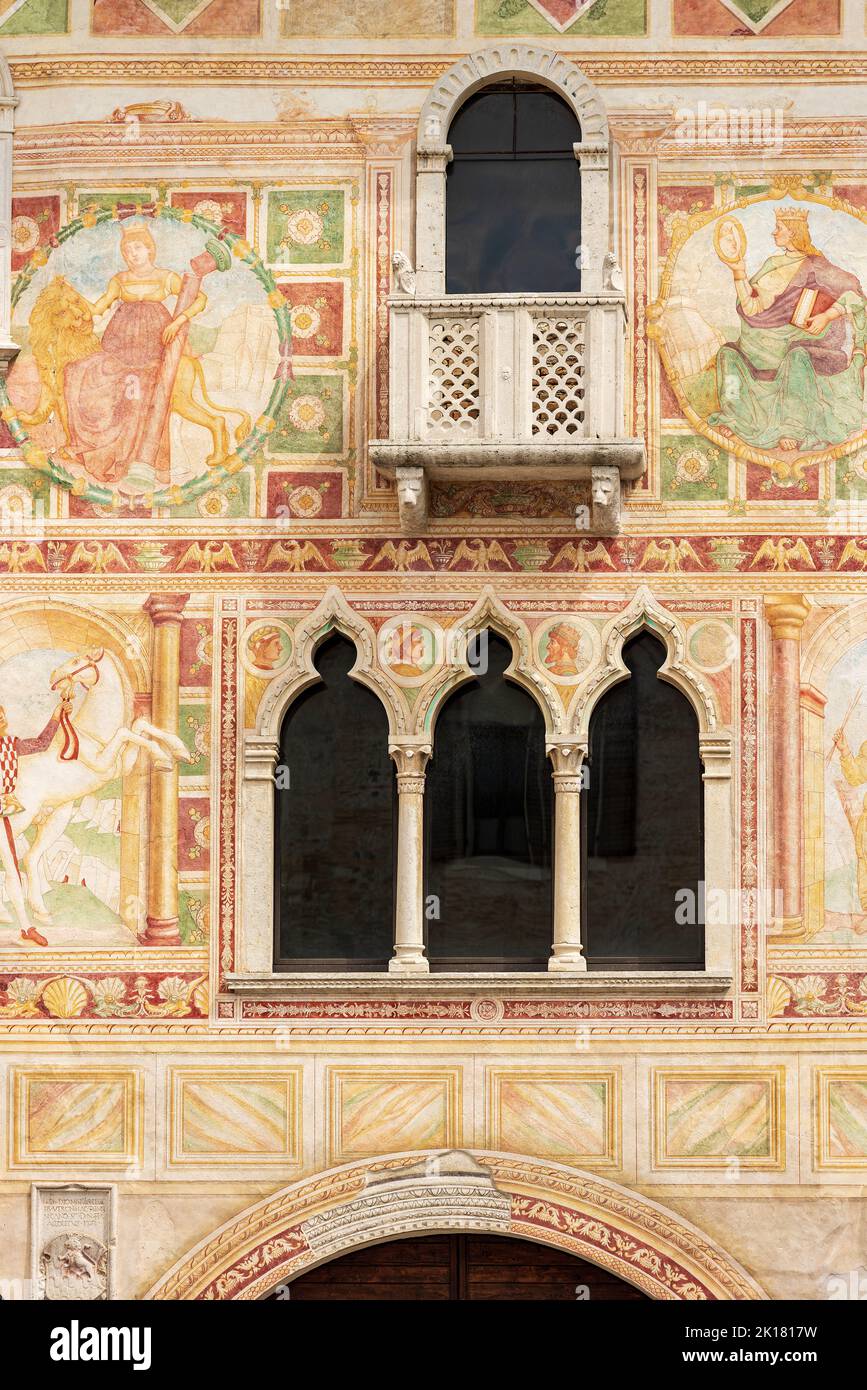 Castello medievale di Spilimbergo in stile gotico-rinascimentale, XV ...