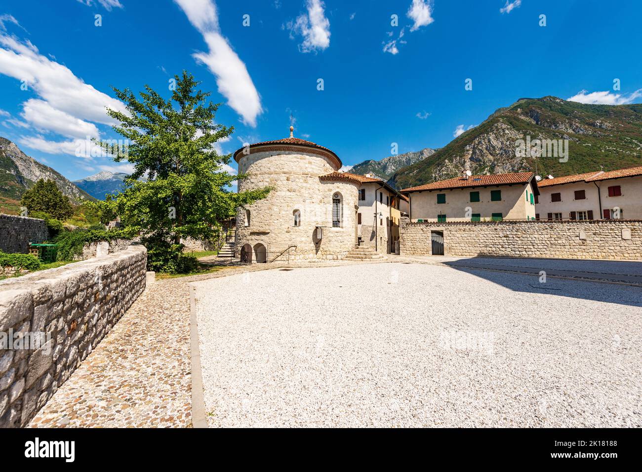 Venzone Battistero, Cappella di San Michele, con la cripta delle mummie ...