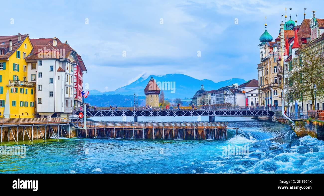 LUCERNA, SVIZZERA - 30 MARZO 2022: Centro città con i suoi punti di ...