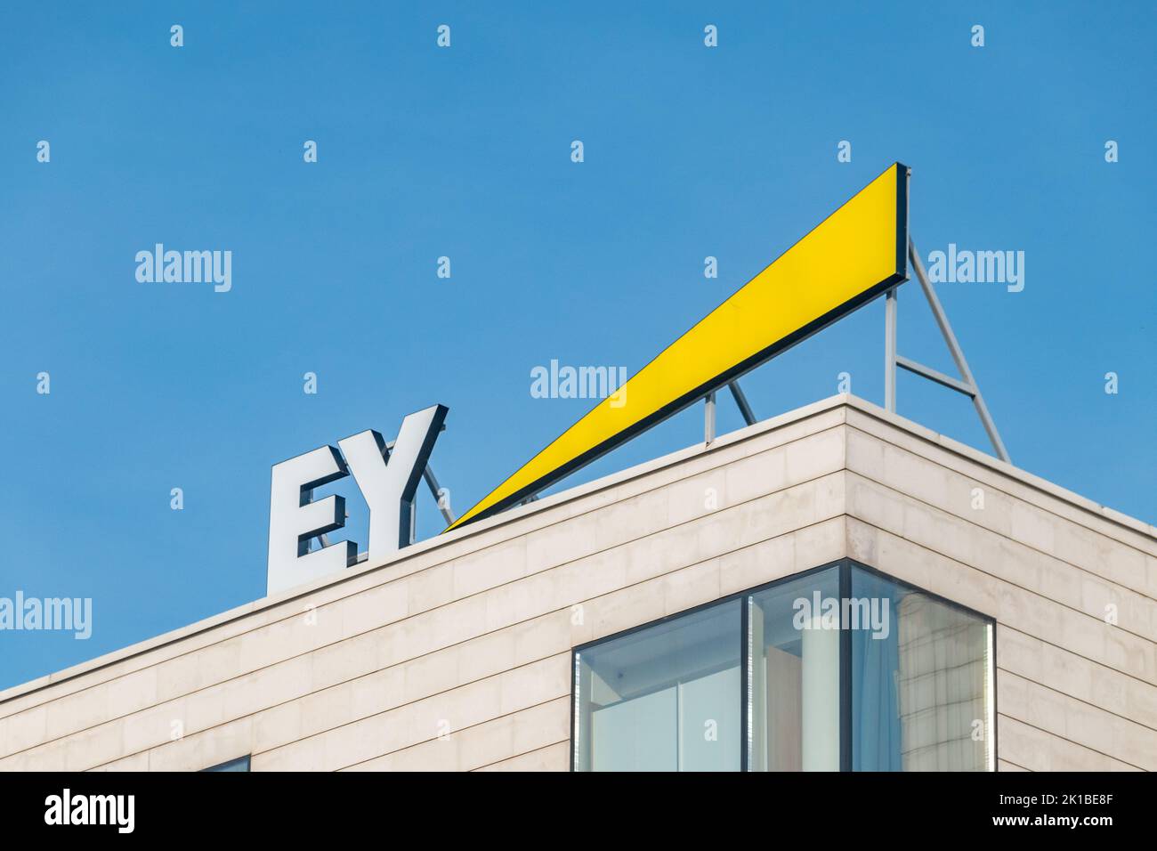 Ey simbolo immagini e fotografie stock ad alta risoluzione - Alamy