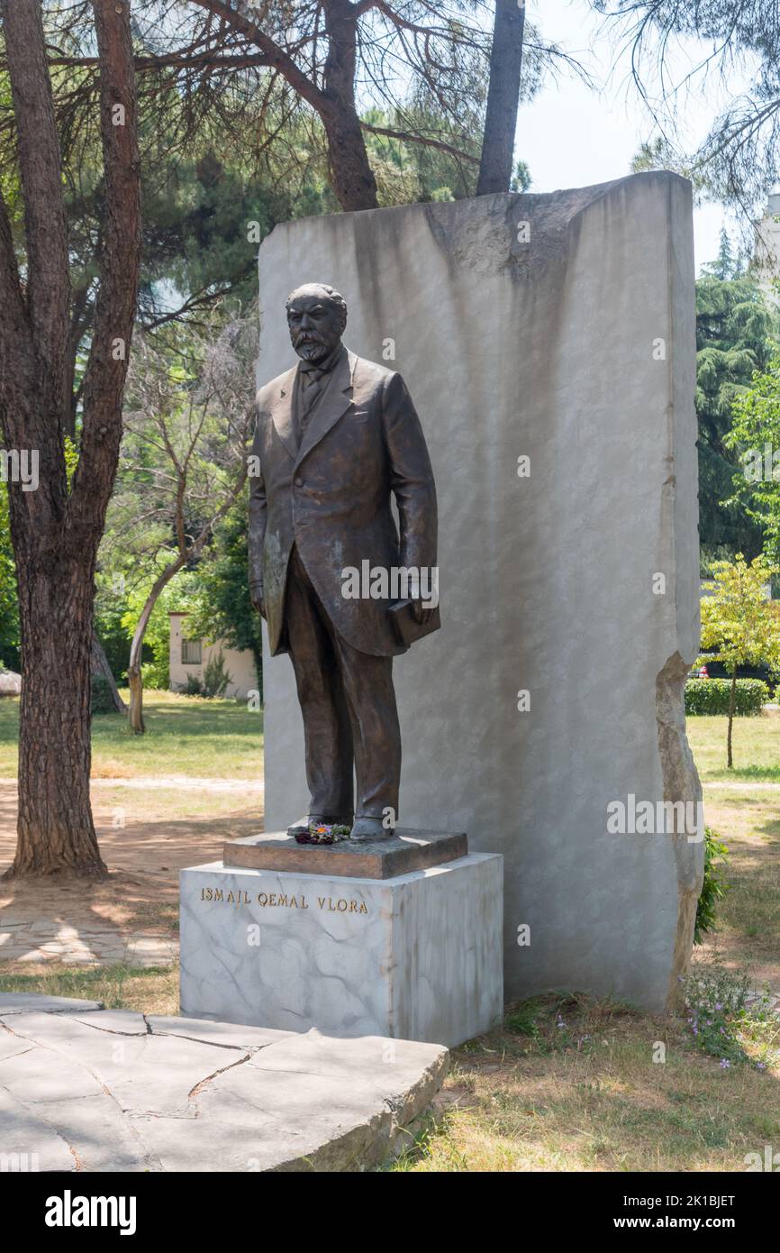 Tirana, Albania - 4 giugno 2022: Monumento di Ismail Qemali Vlora ...