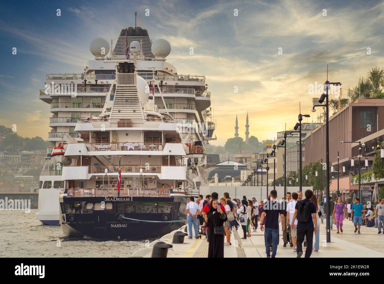 Porto di galataport di istanbul immagini e fotografie stock ad alta ...