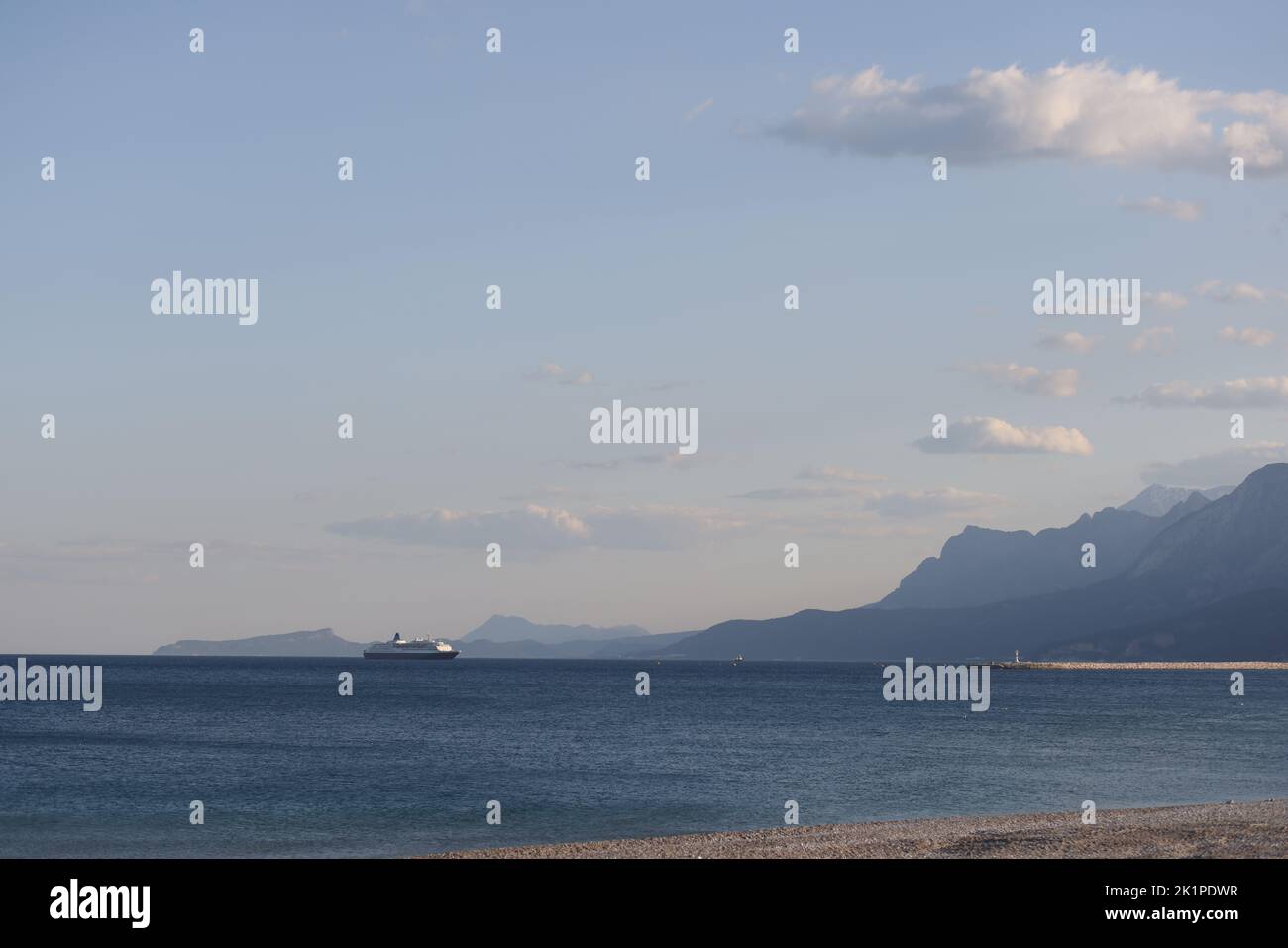 Nave da crociera visibile immagini e fotografie stock ad alta ...