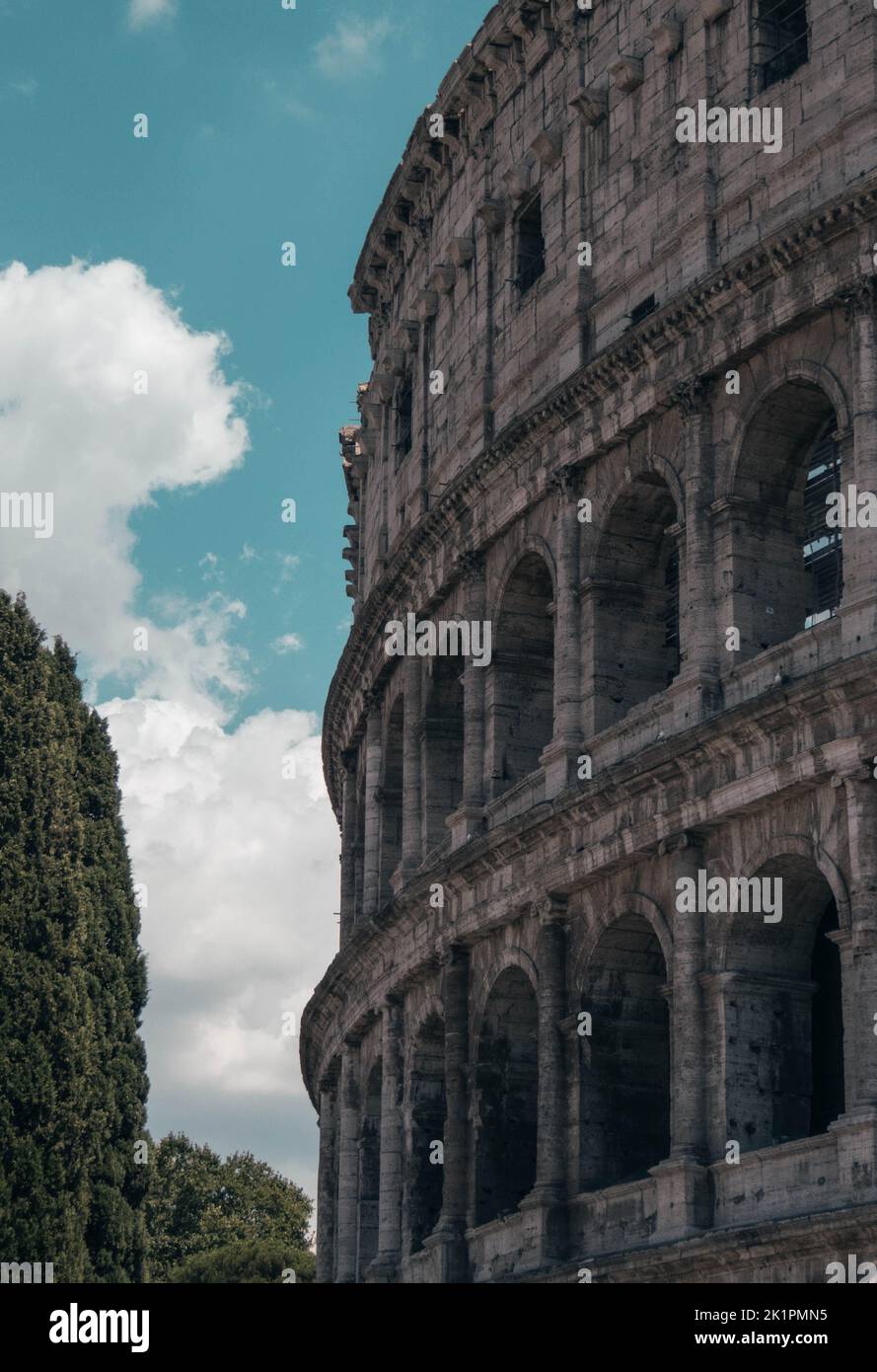 Colosseum rome colosseo vertical immagini e fotografie stock ad alta ...