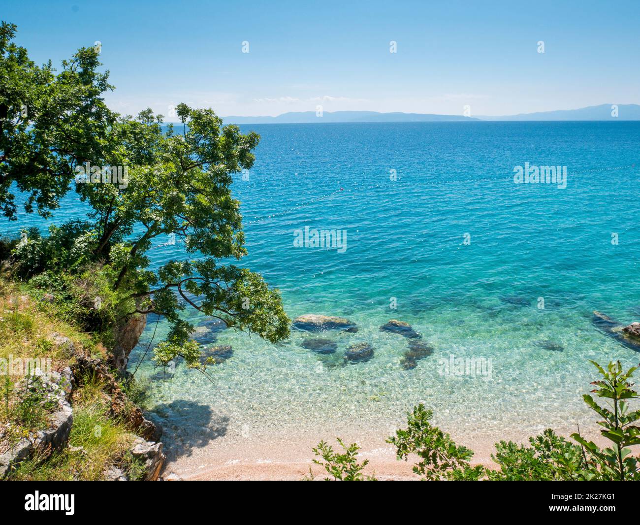 Natura verde blu bellissimo mare spiaggia immagini e fotografie stock ...