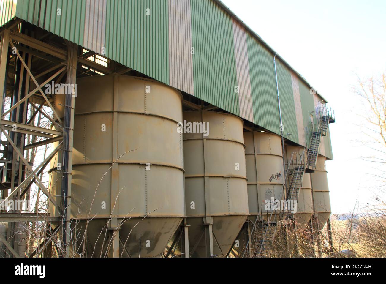 Old silos immagini e fotografie stock ad alta risoluzione - Alamy