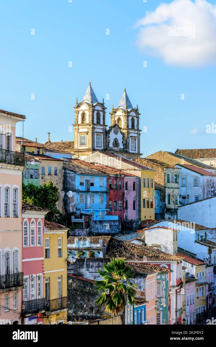 Case torri colorate immagini e fotografie stock ad alta risoluzione - Alamy