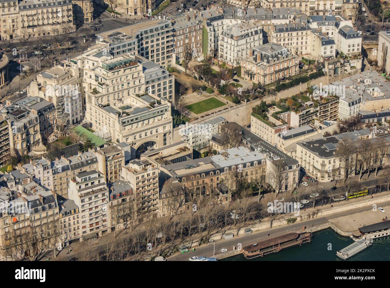 Visto dalla torre eiffel immagini e fotografie stock ad alta ...
