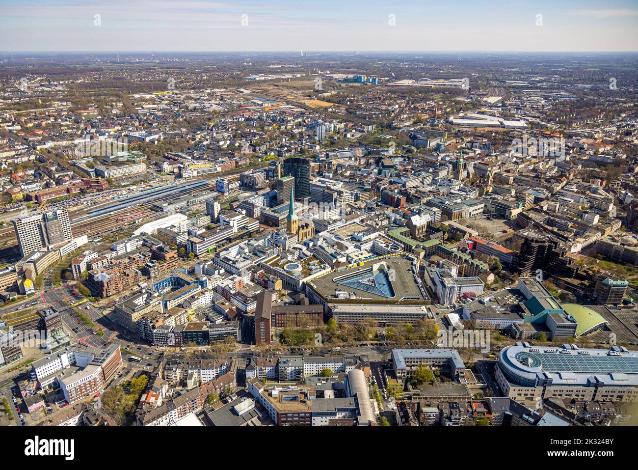 Vista aerea, vista del centro città con la galleria Dortmund, evang ...