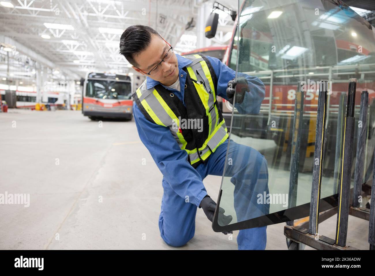 Kneeling bus immagini e fotografie stock ad alta risoluzione - Alamy