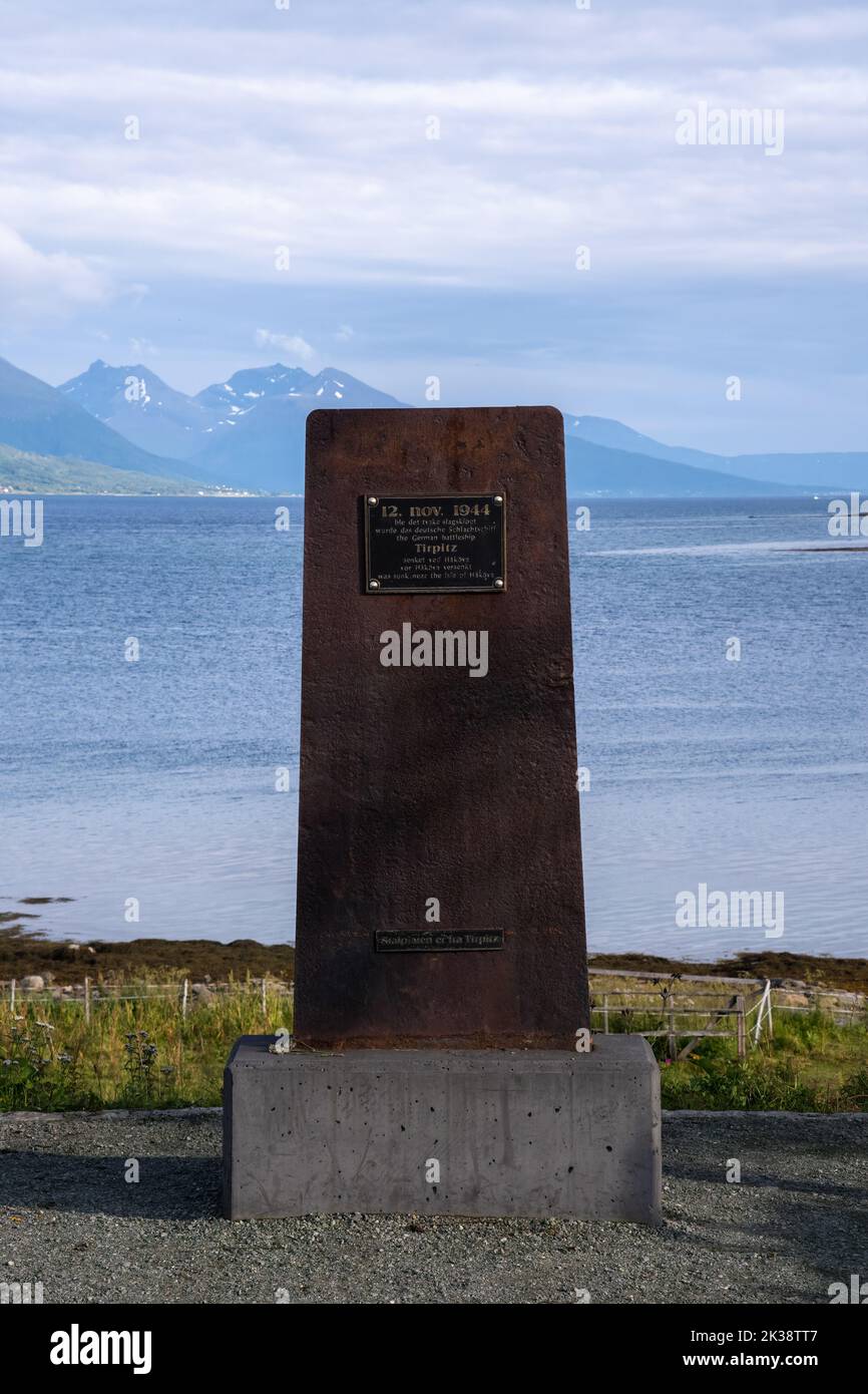 Tromso, Norvegia - 24 luglio 2022: Monumento commemorativo a Tirpitz ...