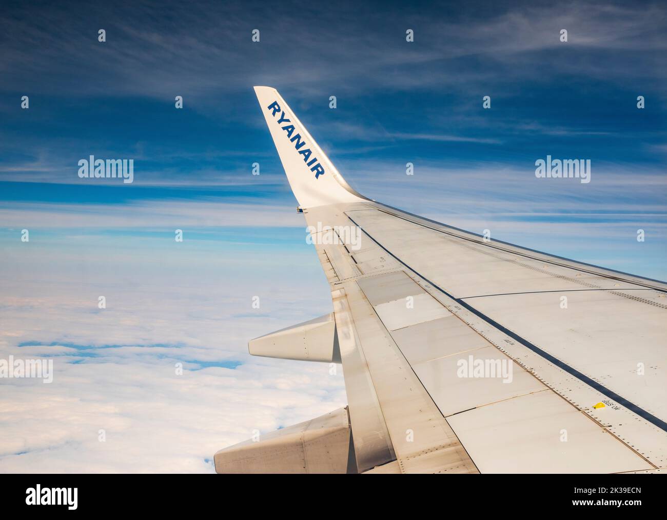 Ryanair wing immagini e fotografie stock ad alta risoluzione - Alamy
