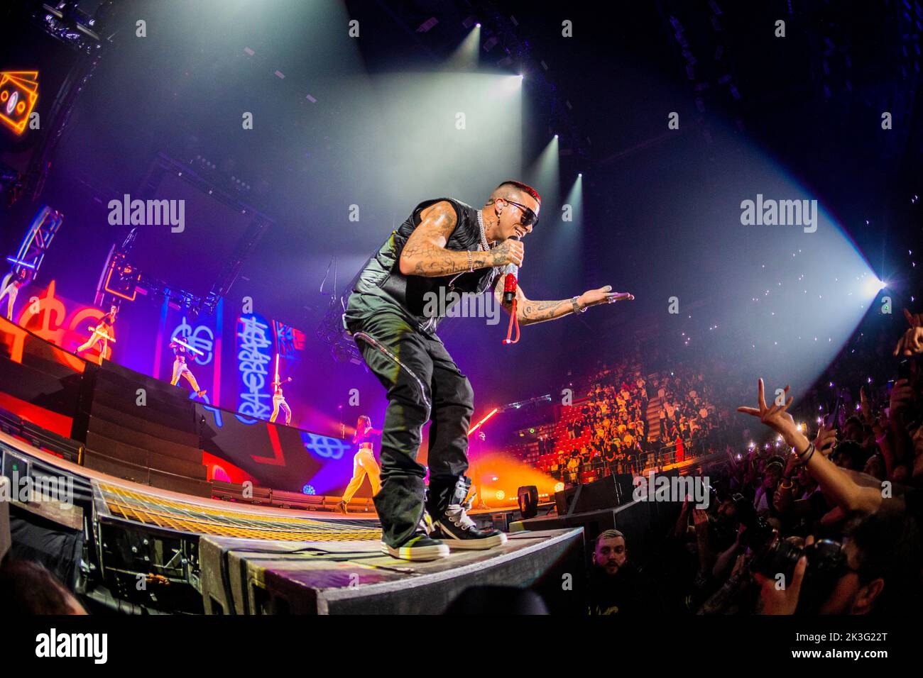Sfera ebbasta mediolanum assago forum immagini e fotografie stock ad alta risoluzione - Alamy