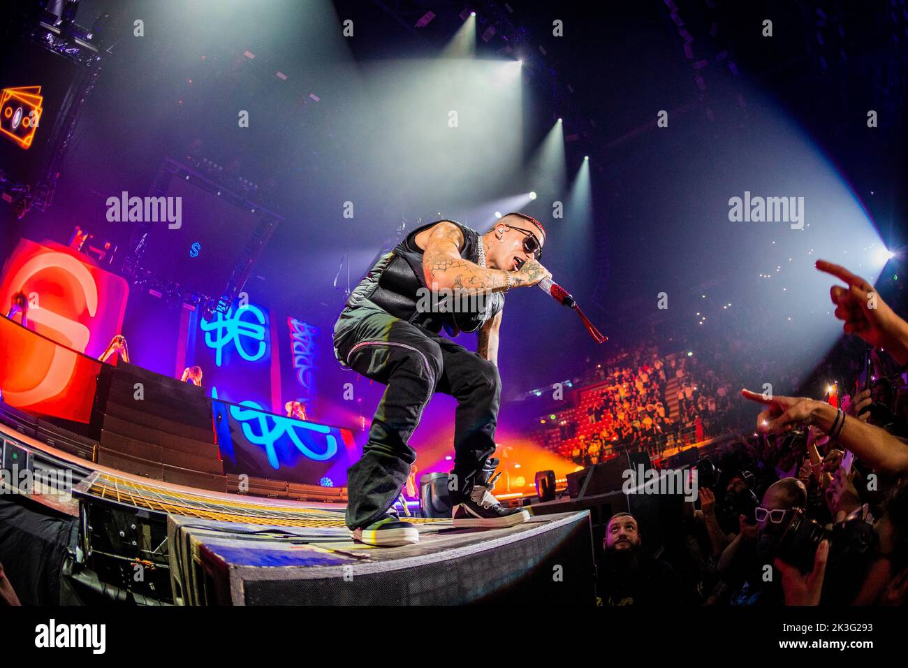 Sfera ebbasta mediolanum assago forum immagini e fotografie stock ad alta risoluzione - Alamy
