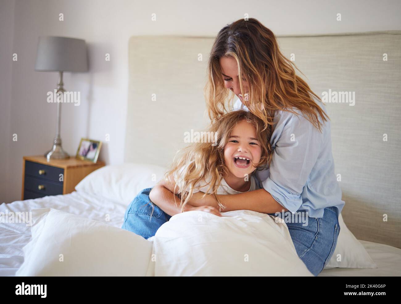 Mom tickle immagini e fotografie stock ad alta risoluzione - Alamy