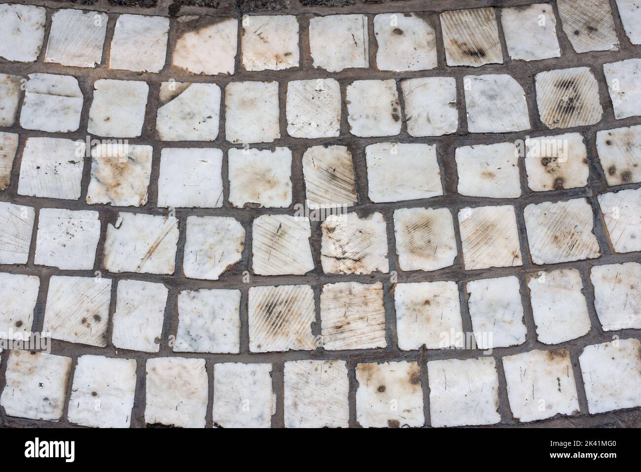 Selciato incrinato immagini e fotografie stock ad alta risoluzione - Alamy