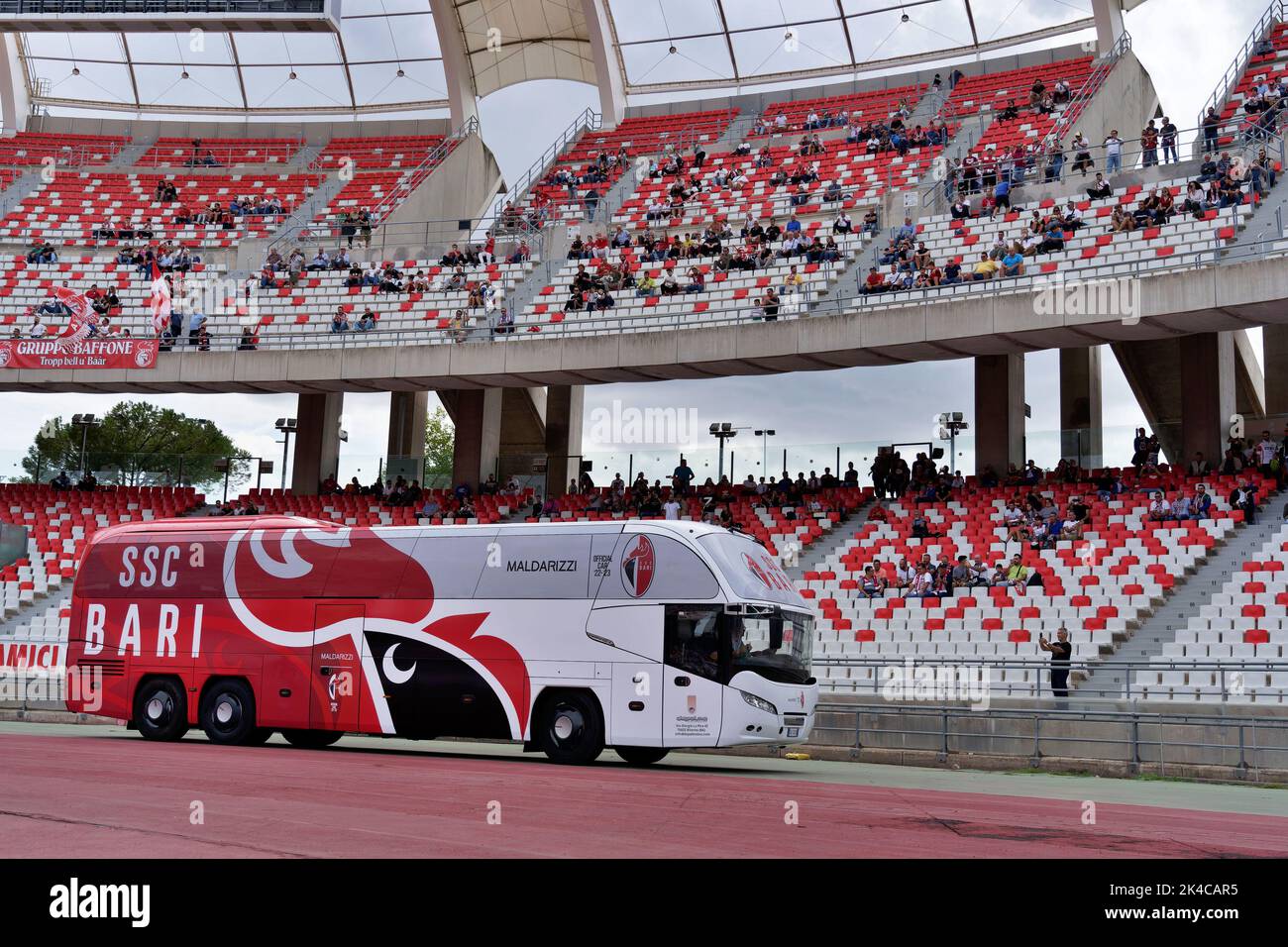 Stadio San Nicola, Bari, Italia, 01 ottobre 2022, Il bus della SSC Bari ...
