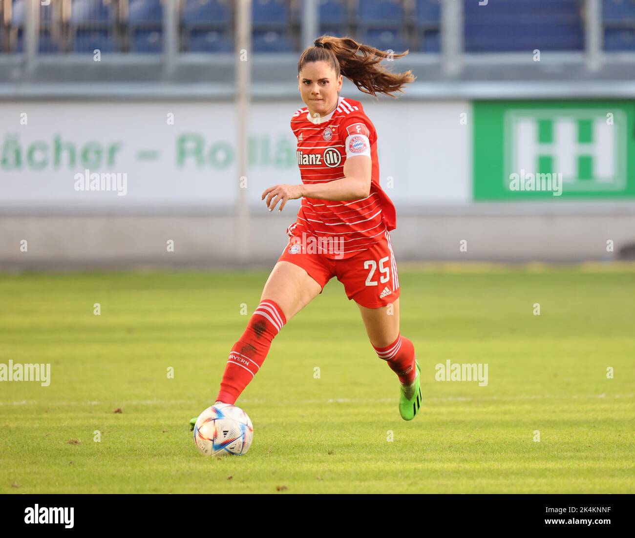 Sarah zadrazil fc bayern monaco immagini e fotografie stock ad alta ...