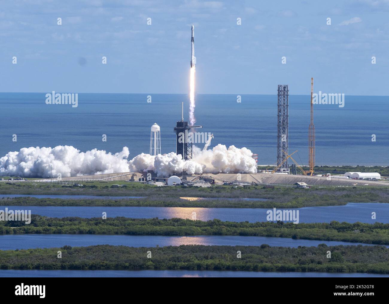 Kennedy Space Center, Stati Uniti. 05th Ott 2022. Un razzo SpaceX ...