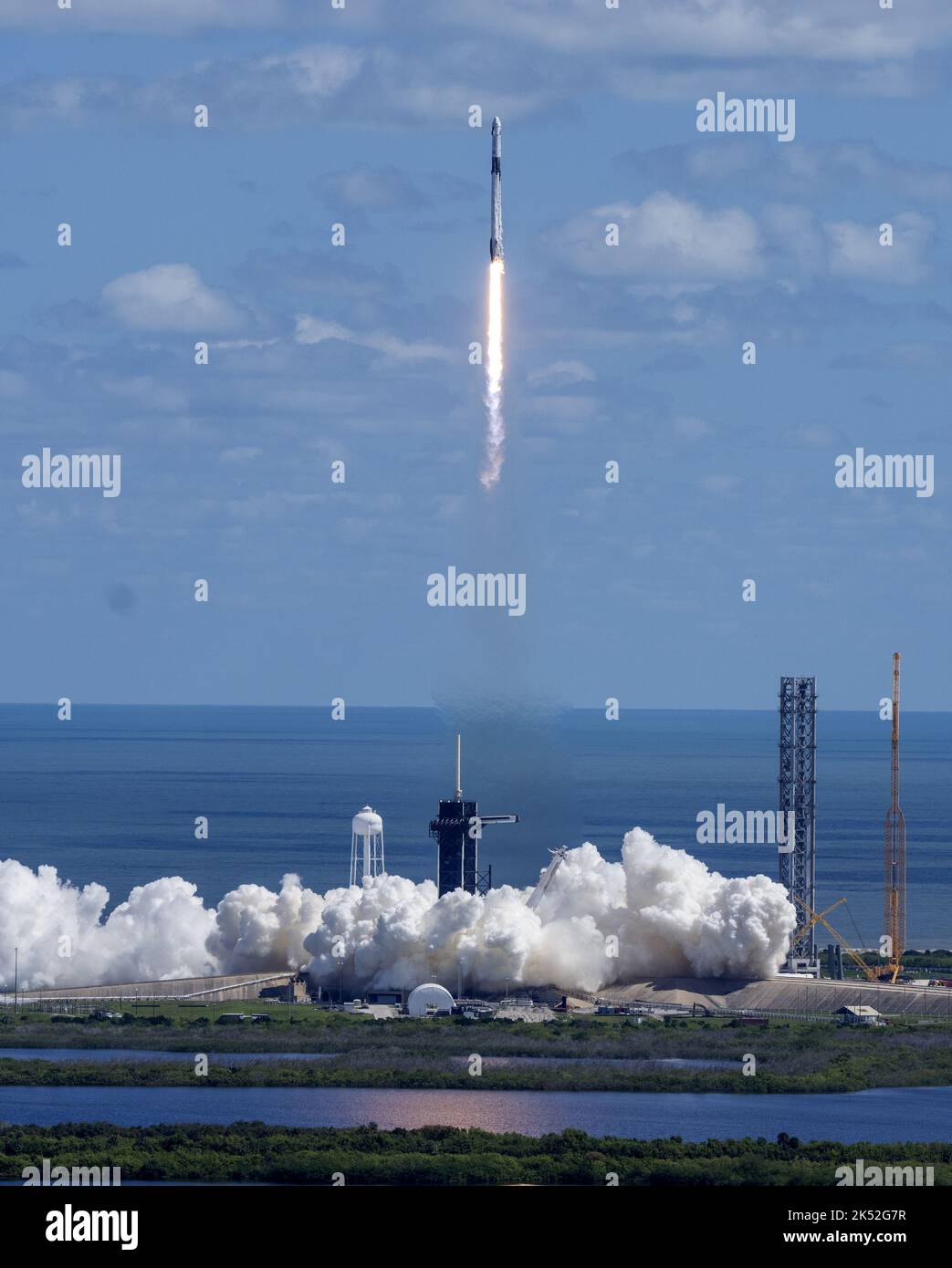 Kennedy Space Center, Stati Uniti. 05th Ott 2022. Un razzo SpaceX ...