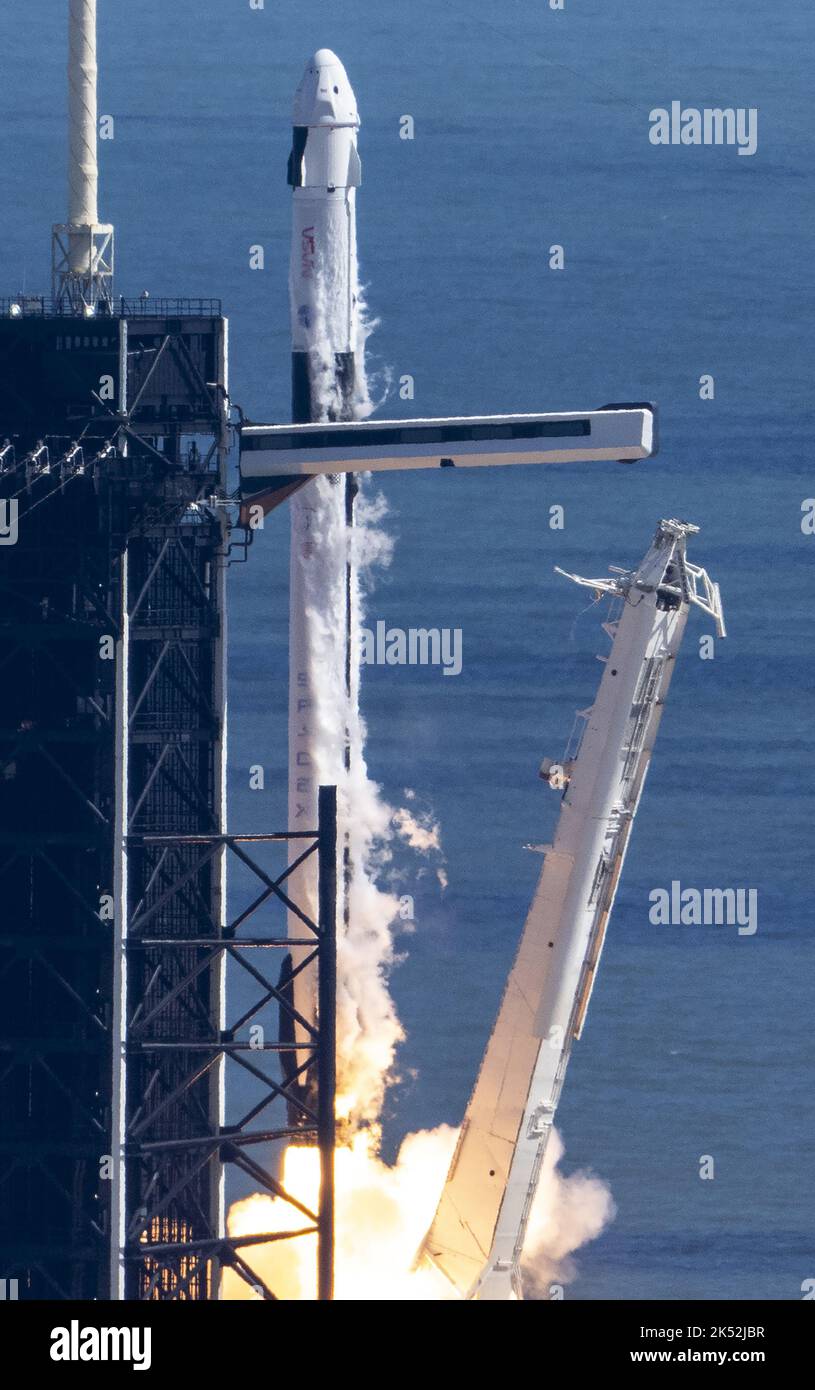 Kennedy Space Center, Stati Uniti. 05th Ott 2022. Un razzo SpaceX ...