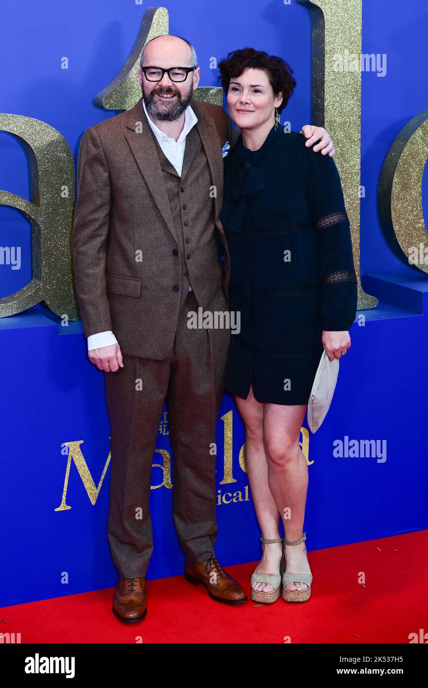 Londra, Regno Unito , 05/10/2022, Dennis Kelly e la moglie arrivano al ...