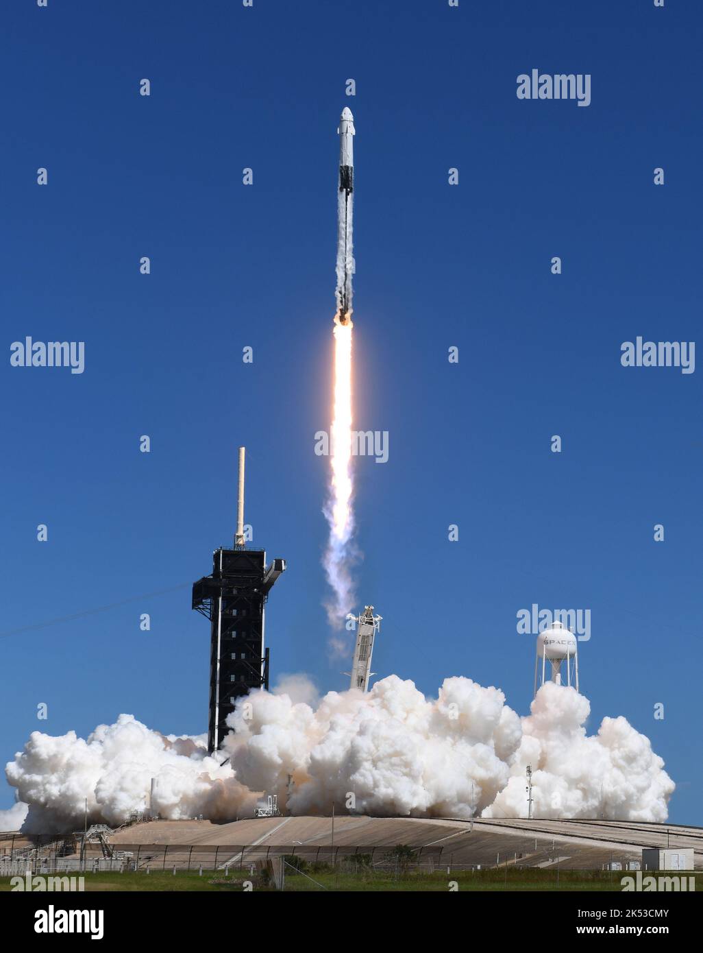 Kennedy Space Center, Stati Uniti. 05th Ott 2022. Un razzo SpaceX ...