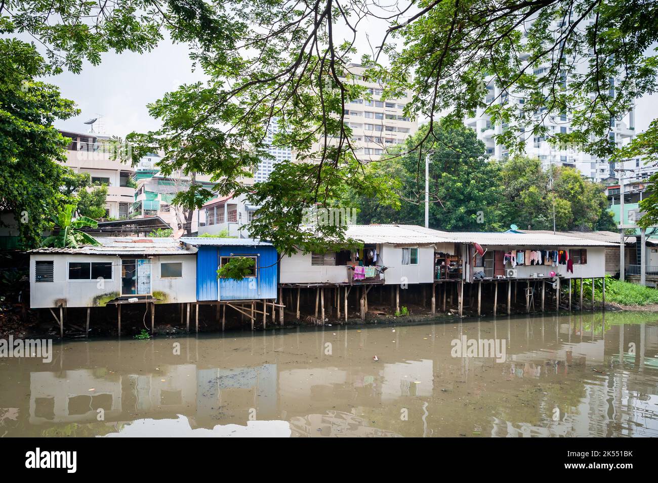 Case tailandesi su palafitte immagini e fotografie stock ad alta ...