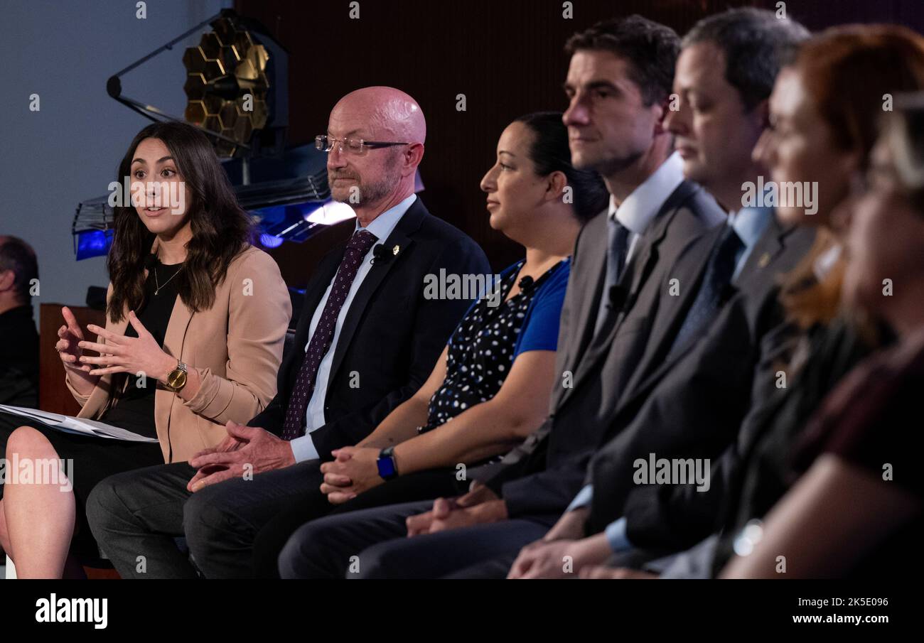 Alise Fisher, a sinistra, modera un briefing con la NASA James Webb ...