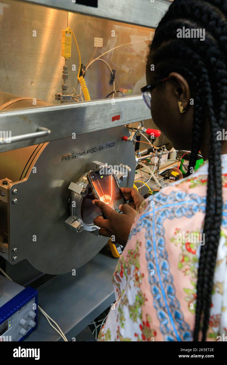 Elettrolisi della regolite fusa immagini e fotografie stock ad alta ...