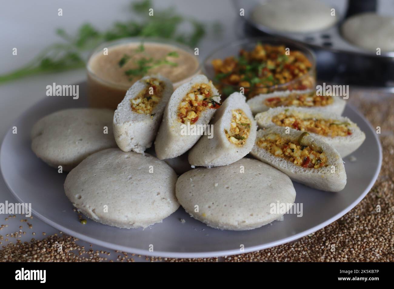 Miglio di kodo ripieno di paneer. Torte salate al vapore a base di kodo ...
