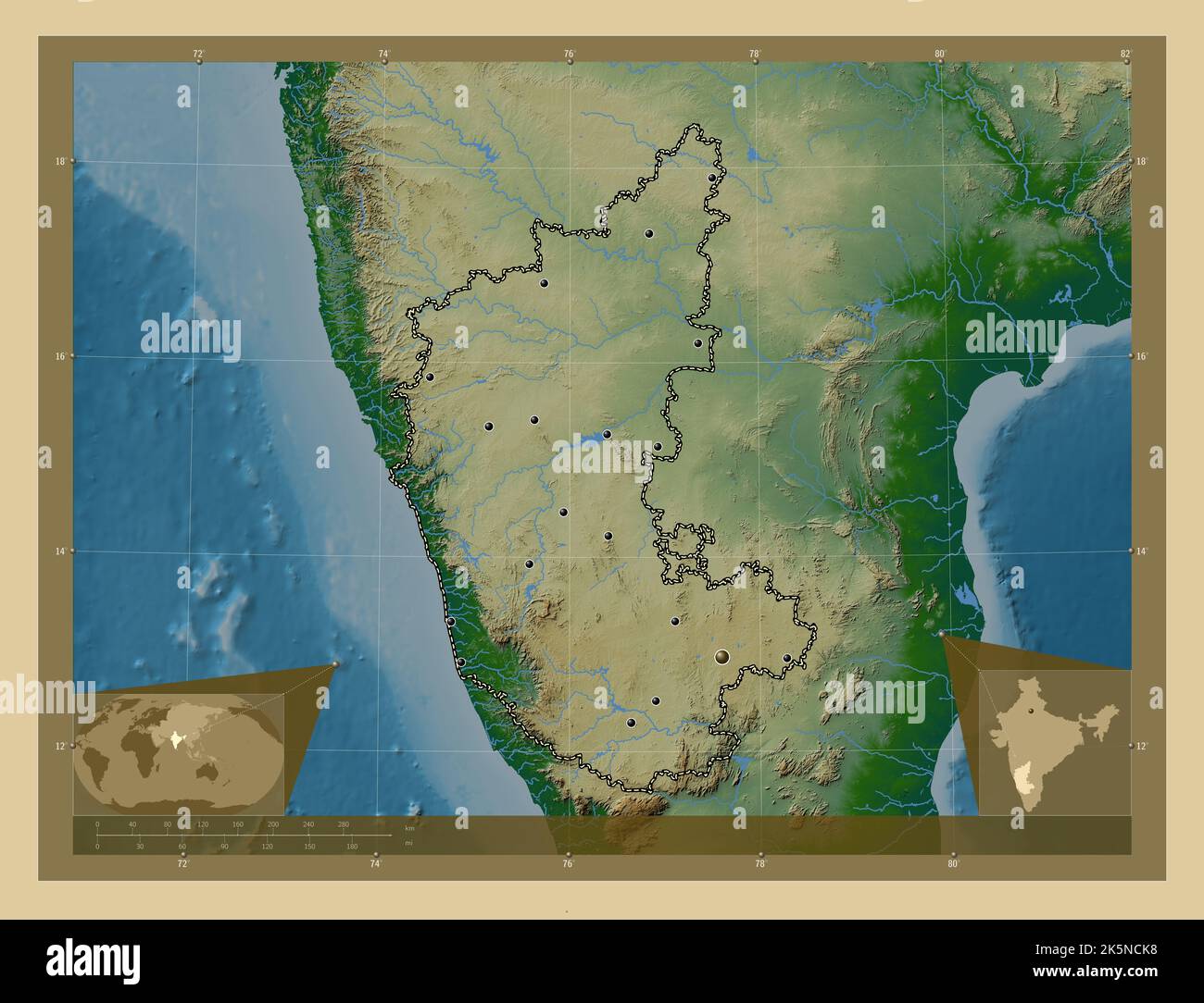 Karnataka, stato dell'India. Mappa di altitudine colorata con laghi e ...