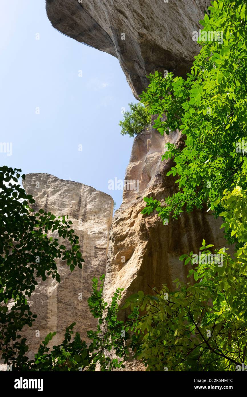 Un grande rilievo rupestre altomedievale scolpito sulla madara immagini ...