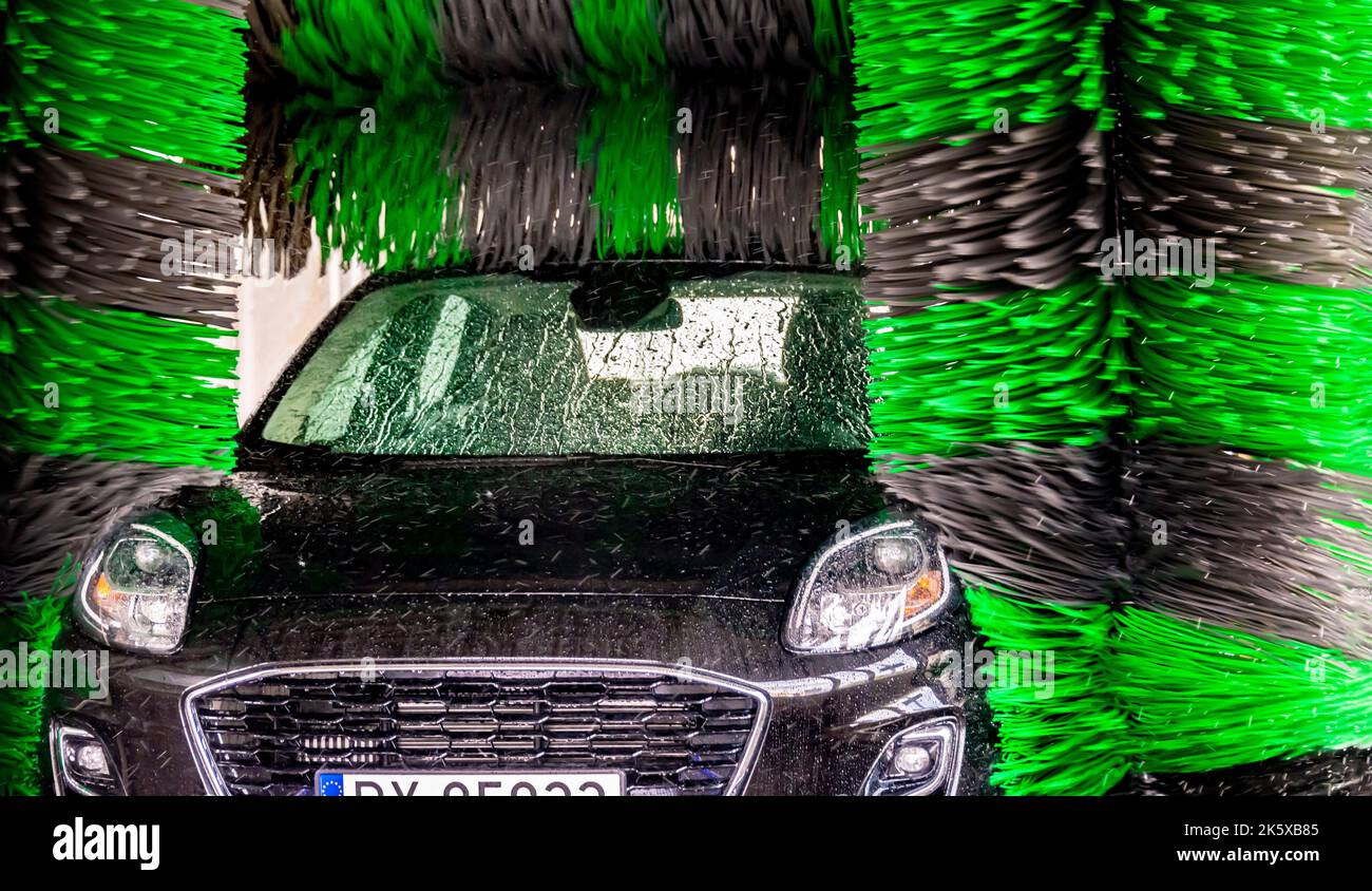 Automatic car wash immagini e fotografie stock ad alta risoluzione - Alamy