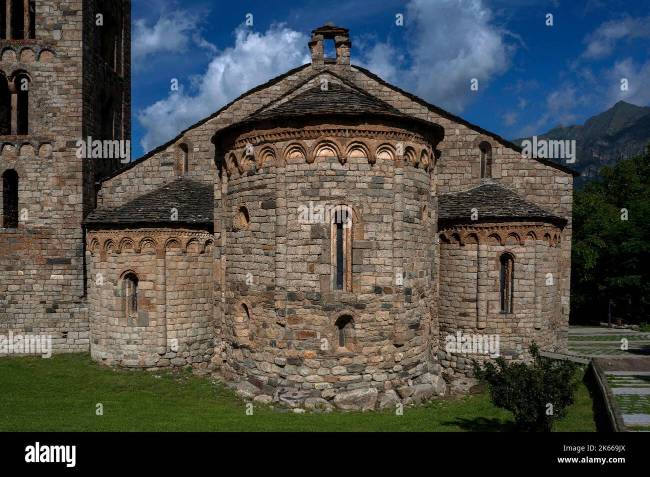 Romanico lombardo catalano immagini e fotografie stock ad alta ...