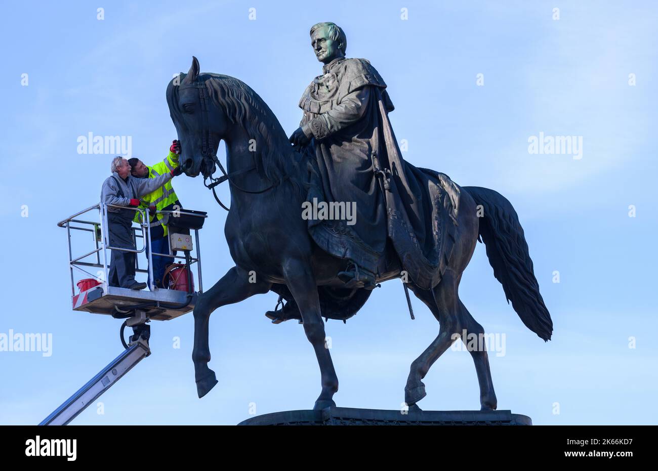 12 ottobre 2022, Sassonia, Dresda: Il conservatore del monumento ...