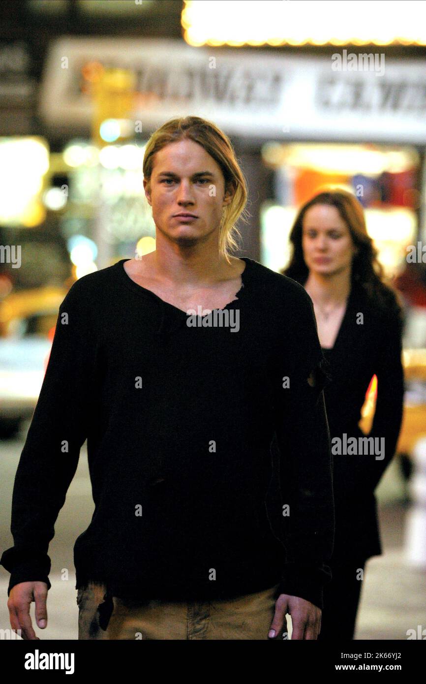 Travis fimmel sarah wayne callies immagini e fotografie stock ad alta ...