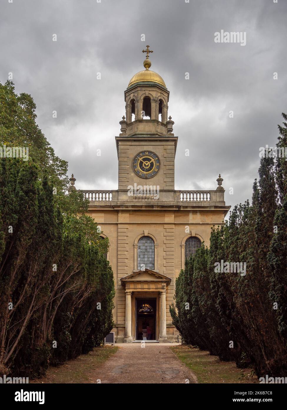 L'esterno della chiesa di San Michele e tutti gli Angeli, Great Witley ...