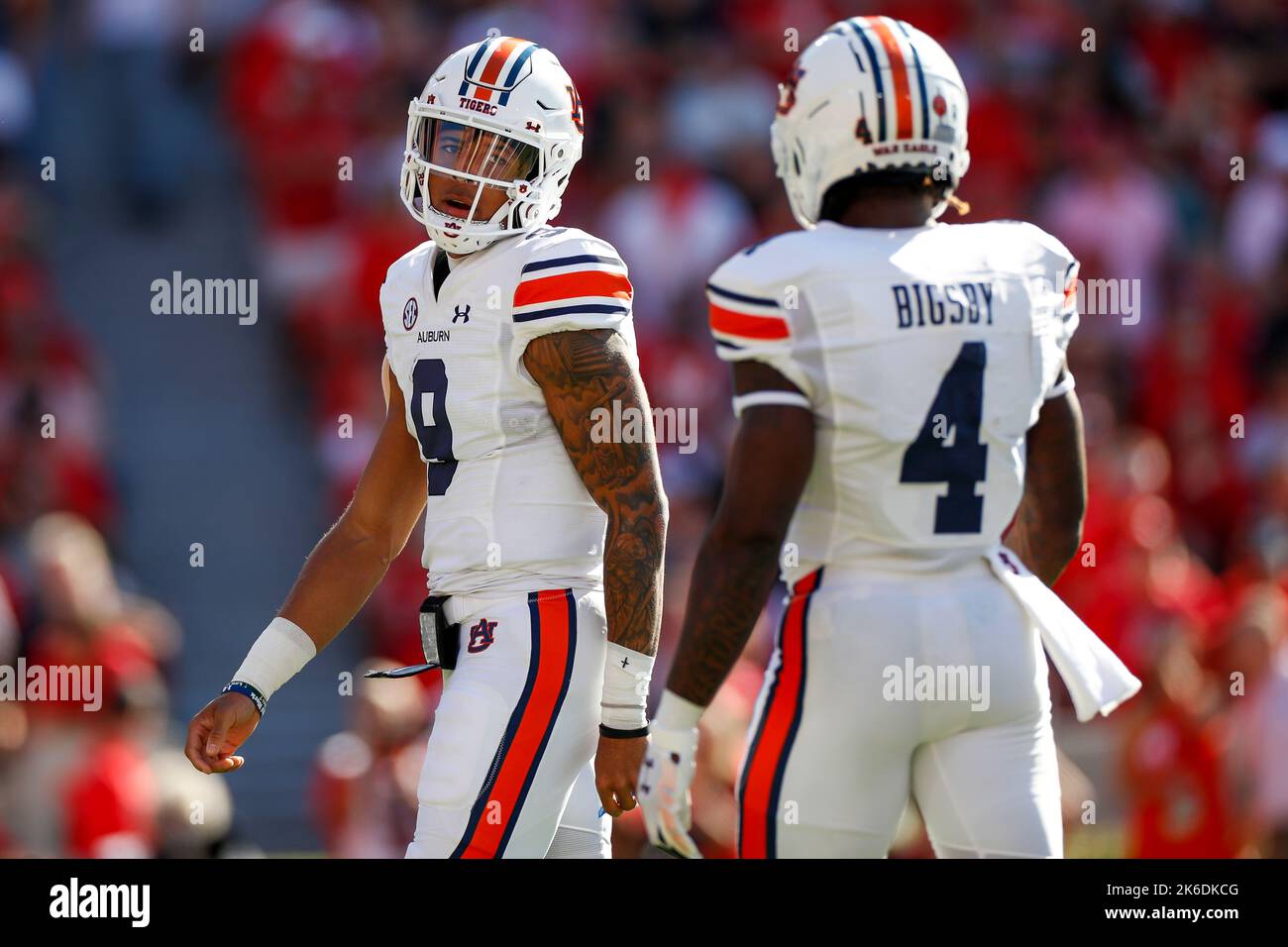 Il quarterback di Auburn Tigers Robby Ashford (9) reagisce durante una ...