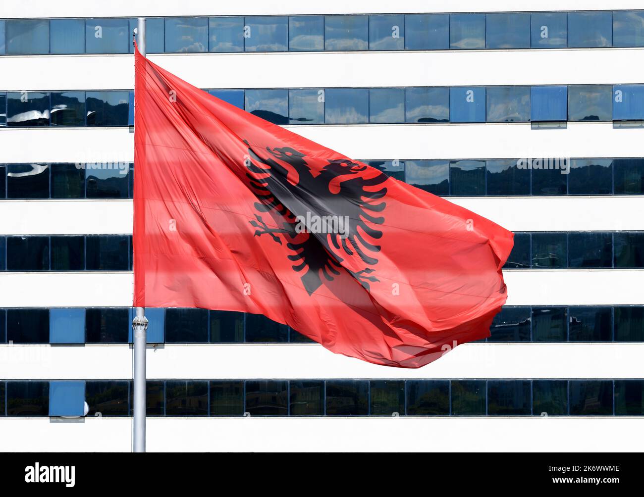 Bandiera albania immagini e fotografie stock ad alta risoluzione - Alamy