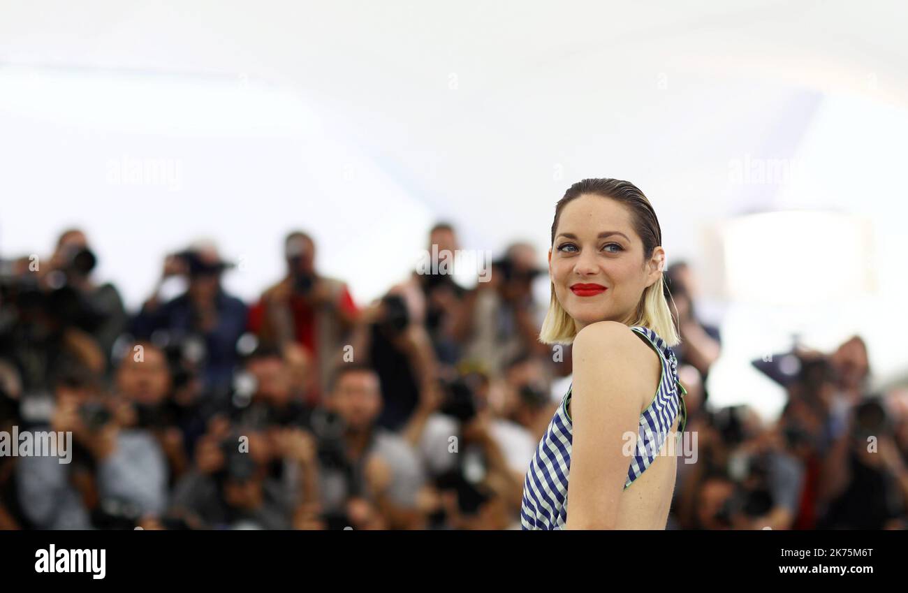 L'attrice francese Marion Cotillard posa durante la fotocellula per ...