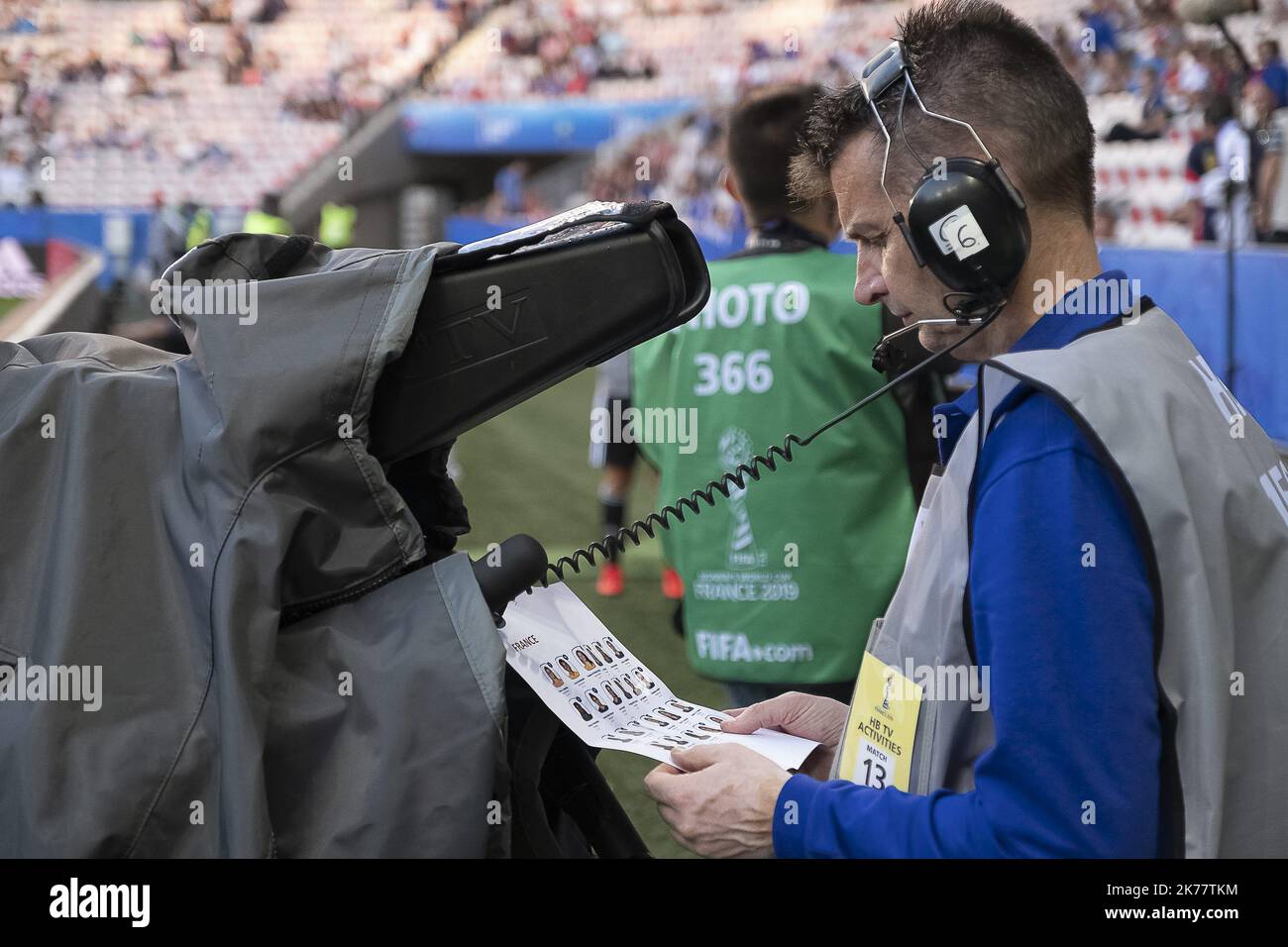 ©ERIC BALEDENT/MAXPPP - Coupe du Monde - Equipe de France féminine vs ...