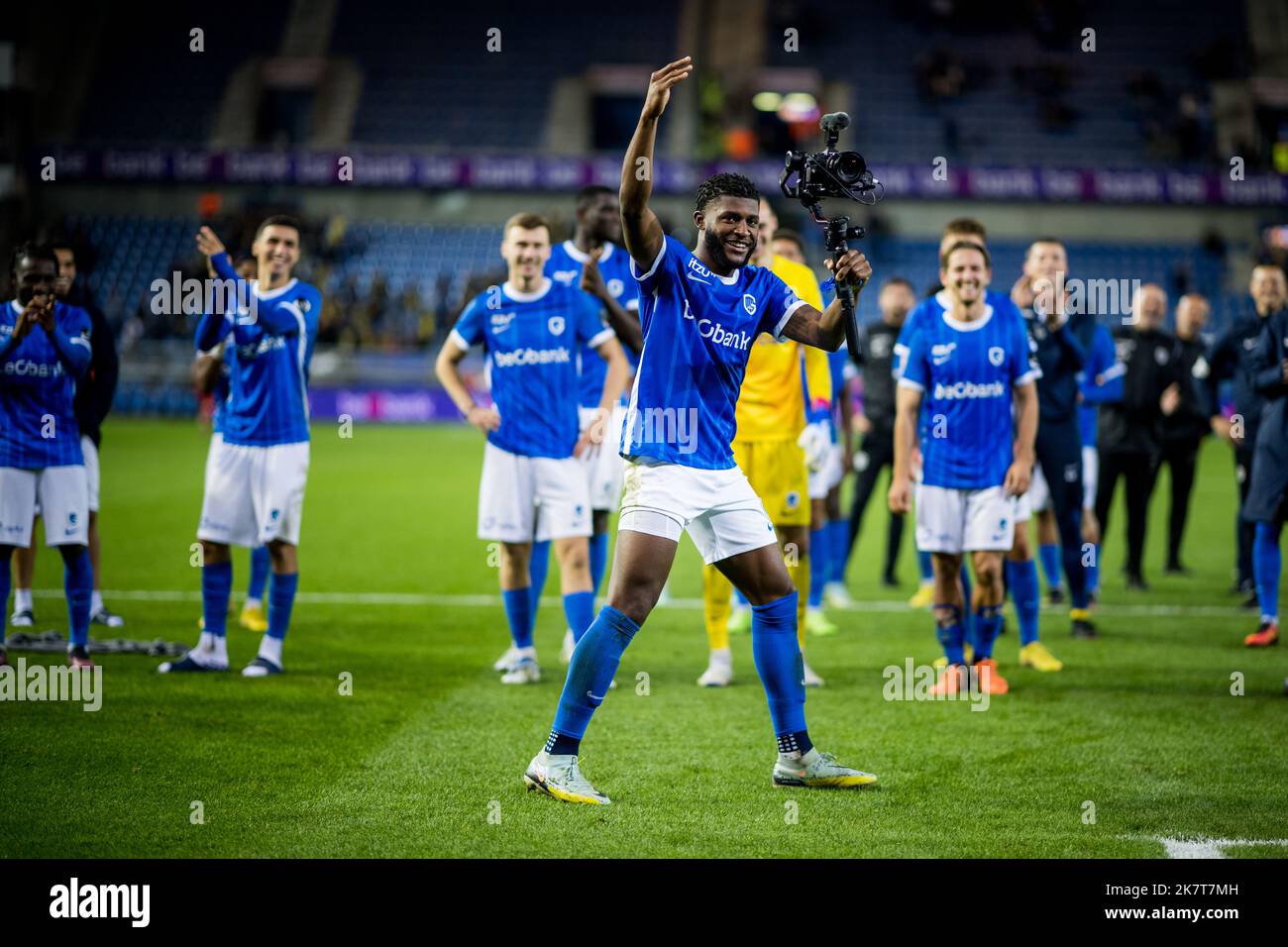 I giocatori di Genk festeggiano dopo aver vinto una partita di calcio ...