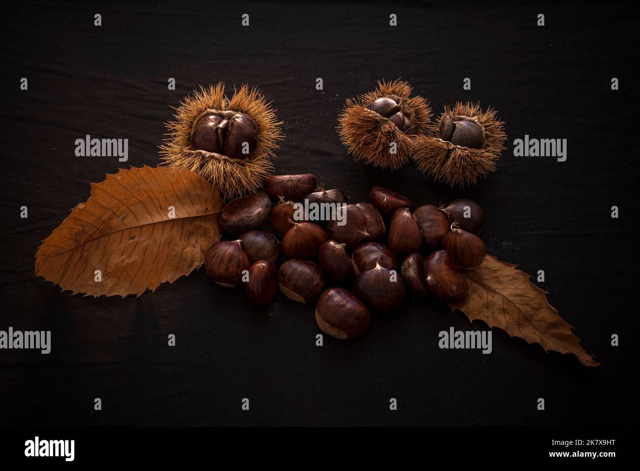 Frutta autunnale e castagne immagini e fotografie stock ad alta ...