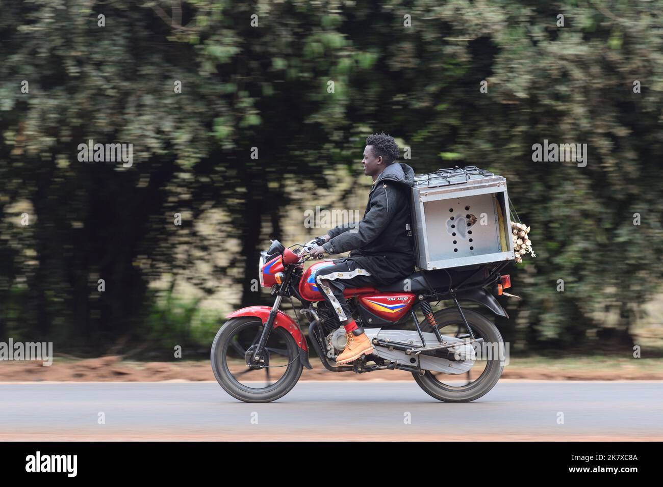 Un taxi moto, noto come Boda boda, in Africa orientale, il trasporto di ...
