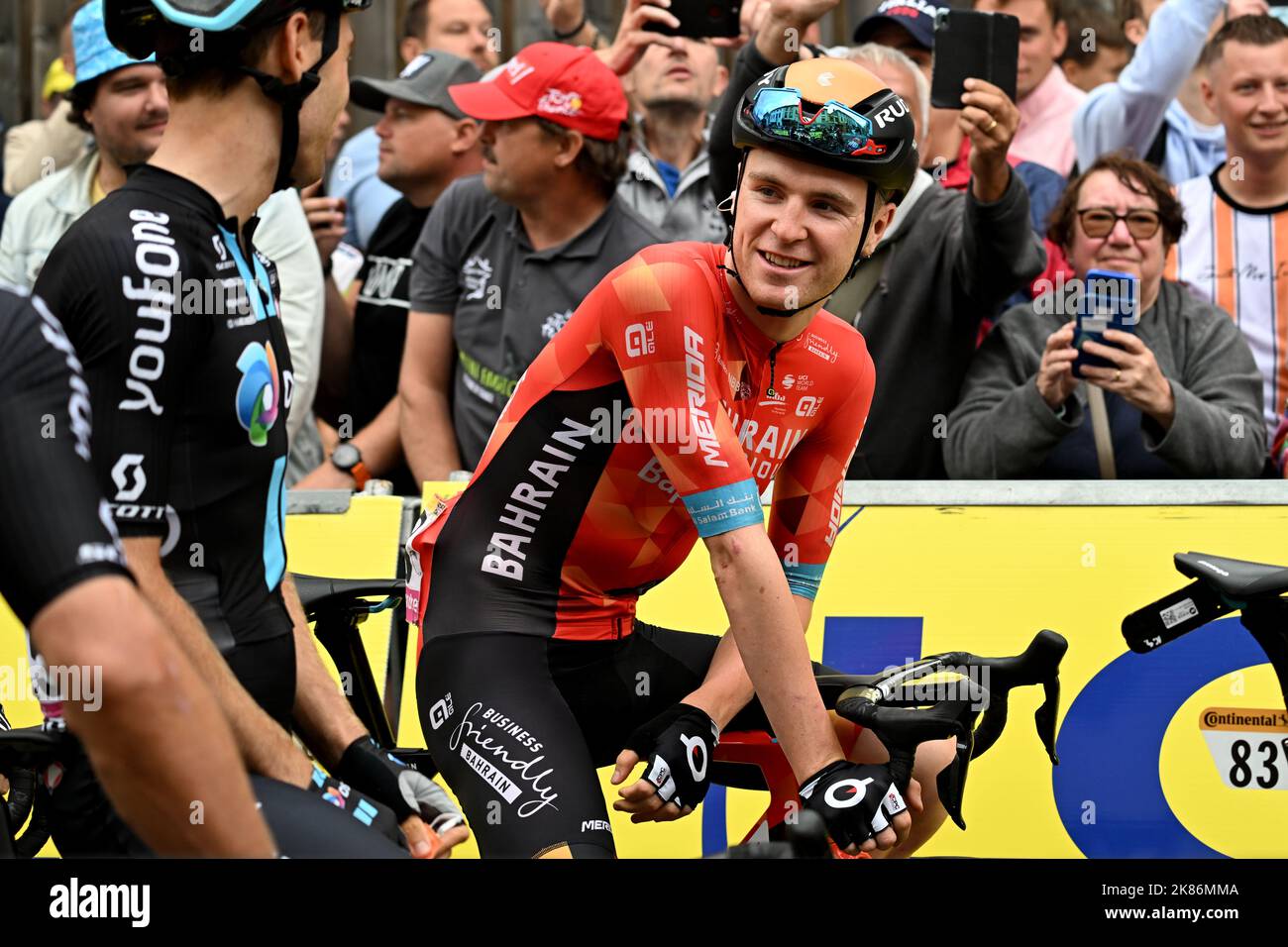 Fred Wright di Gran Bretagna e del Team Bahrain vince durante la fase 6 del Tour De France ...