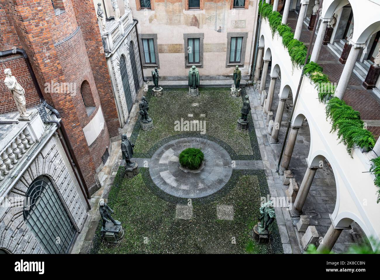 Cortile degli spiriti magni immagini e fotografie stock ad alta ...