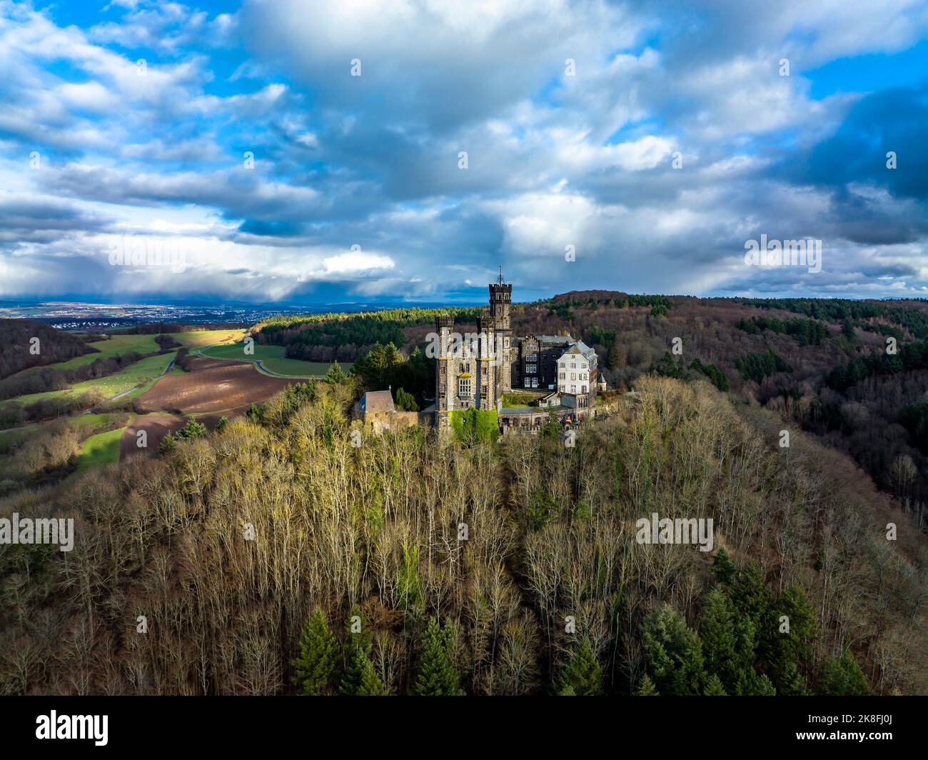 Vista aerea nuvole sopra il castello di schaumburg immagini e ...