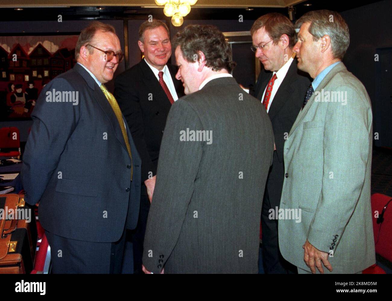 Thorbjorn jagland david oddsson con la schiena per scansionare la foto ...