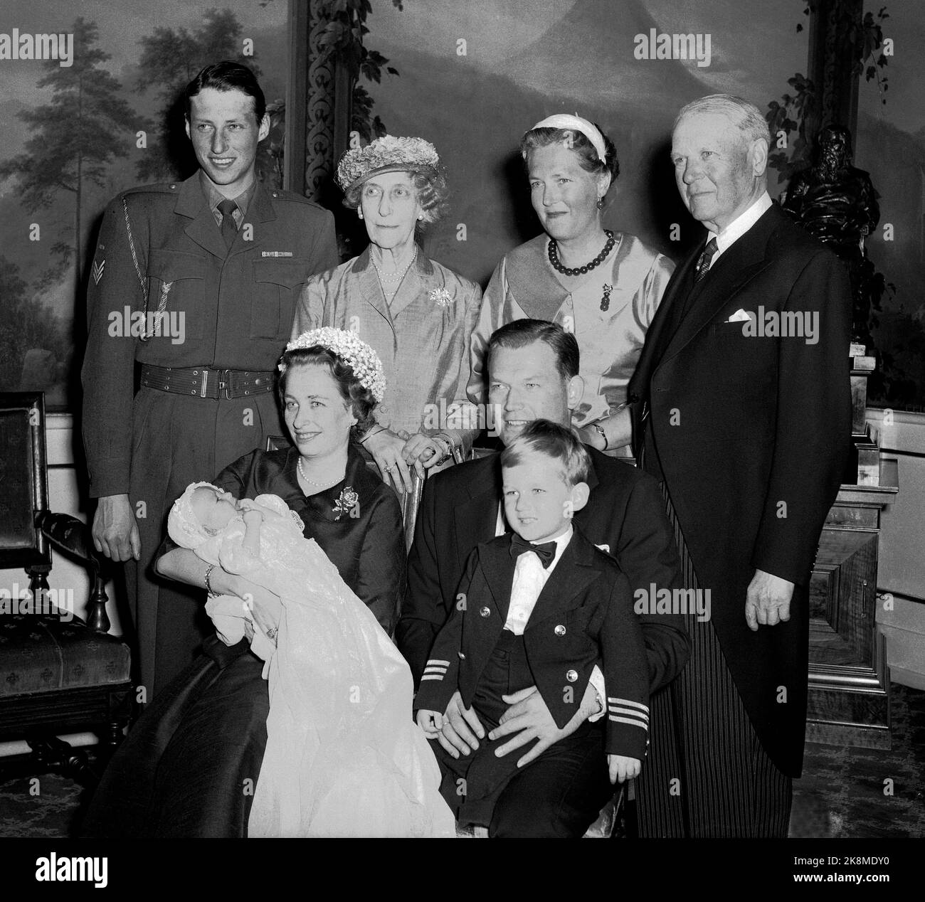 Oslo 19570424 la principessa Ragnhild la signora Lorentzen e gli altri ...